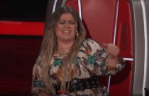 Kelly Clarkson Sings Patsy Cline’s She’s Got You - Country Music Lane